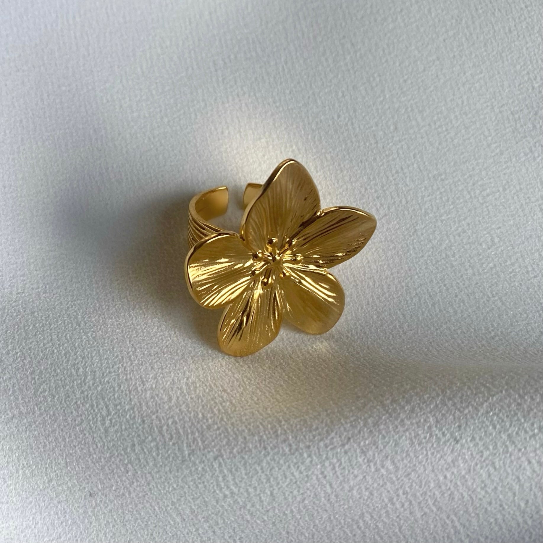 ABYDOS Chunky Gold Flower Ring - Adjustable – Jarlia By Jolina